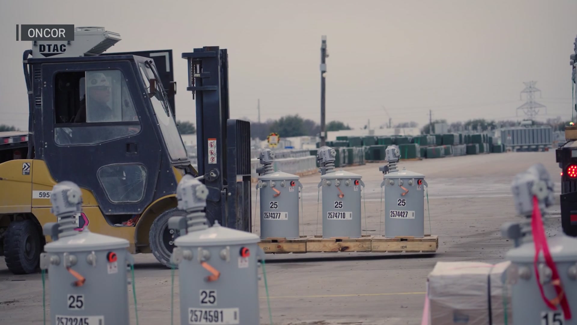 Ice threat to power lines looms as winter storm nears North Texas