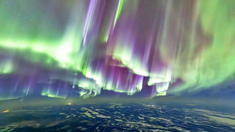 Pilot captures jaw-dropping auroras that look like they're crashing on ...