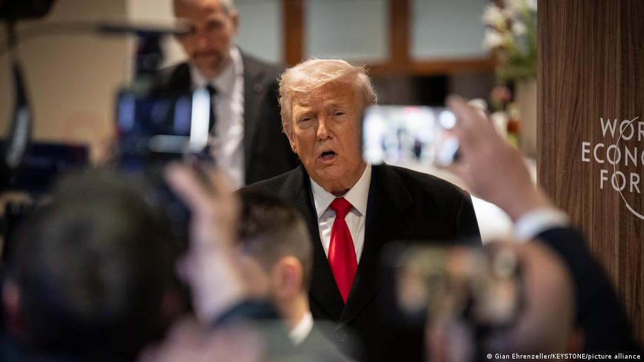 Trump Avrupalılara gümrük vergisi tehdidini geri çekti