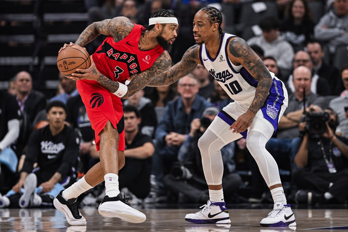 Barnes, Raptors heat up in third quarter to beat Kings 122-109