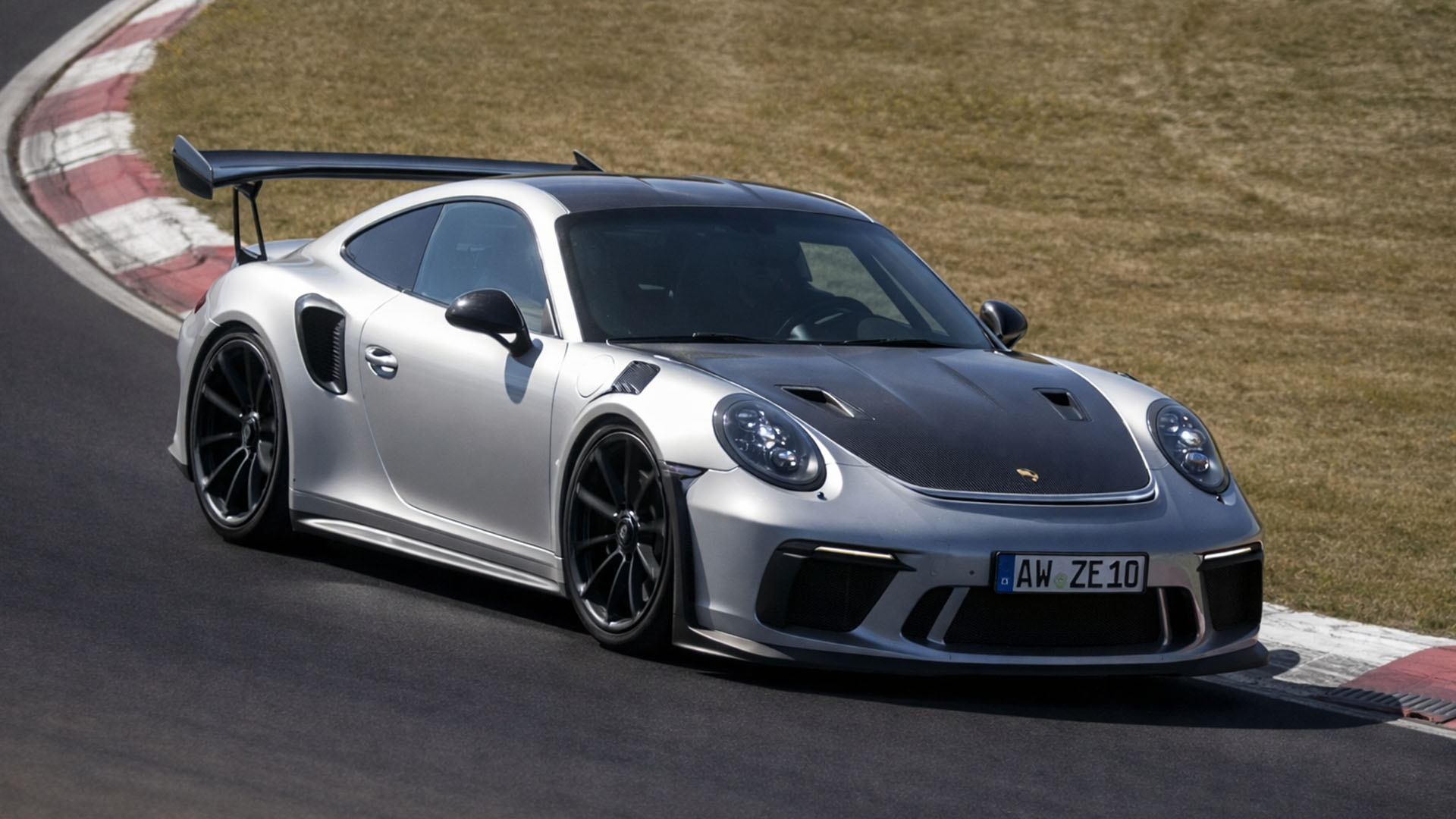 Touristenfahrten features real track moments with supercars