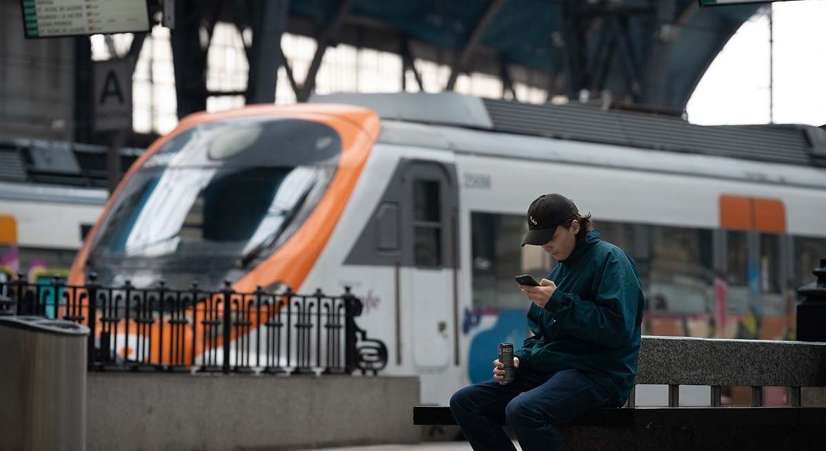 Renfe y Adif suspenden el tráfico de trenes de Rodalies en Cataluña