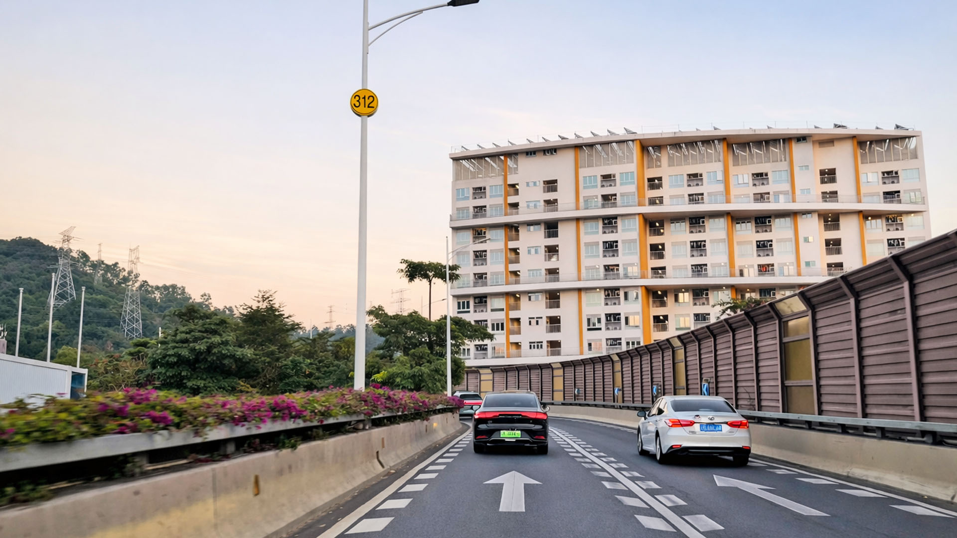Curve road leads into Shenzhen suburbs