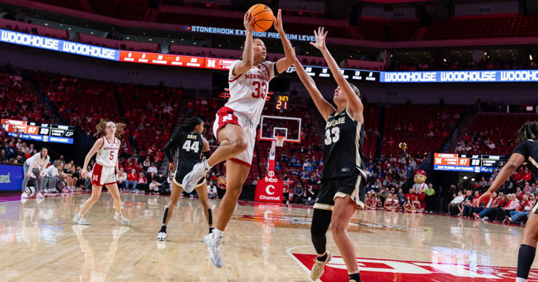 No. 24 Nebraska’s second-half surge falls short, loses to Wisconsin 63-60