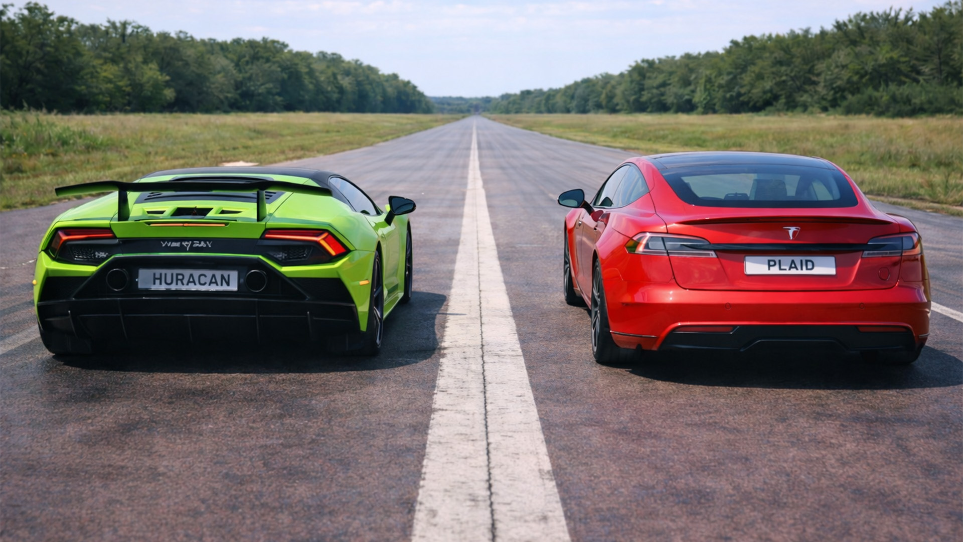 2,000 HP Lamborghini vs Tesla Model S Plaid drag race