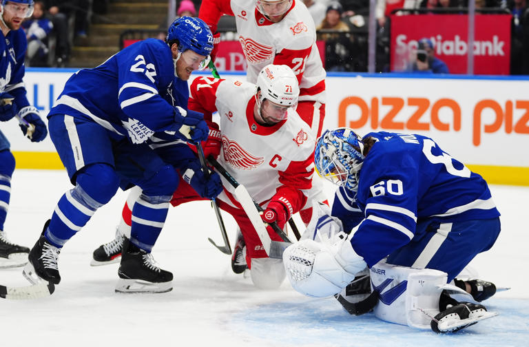 Larkin scores winner, Red Wings top Maple Leafs 2-1 in overtime