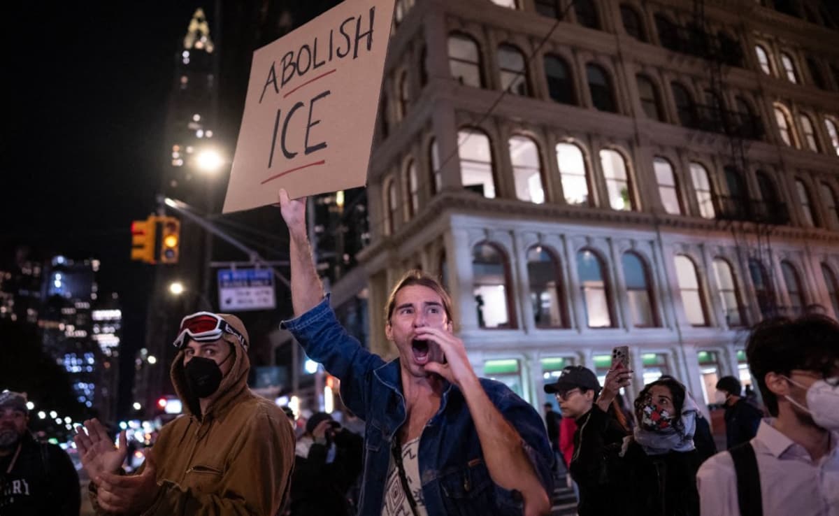 Immigration officers have power to enter homes without judicial warrant ...