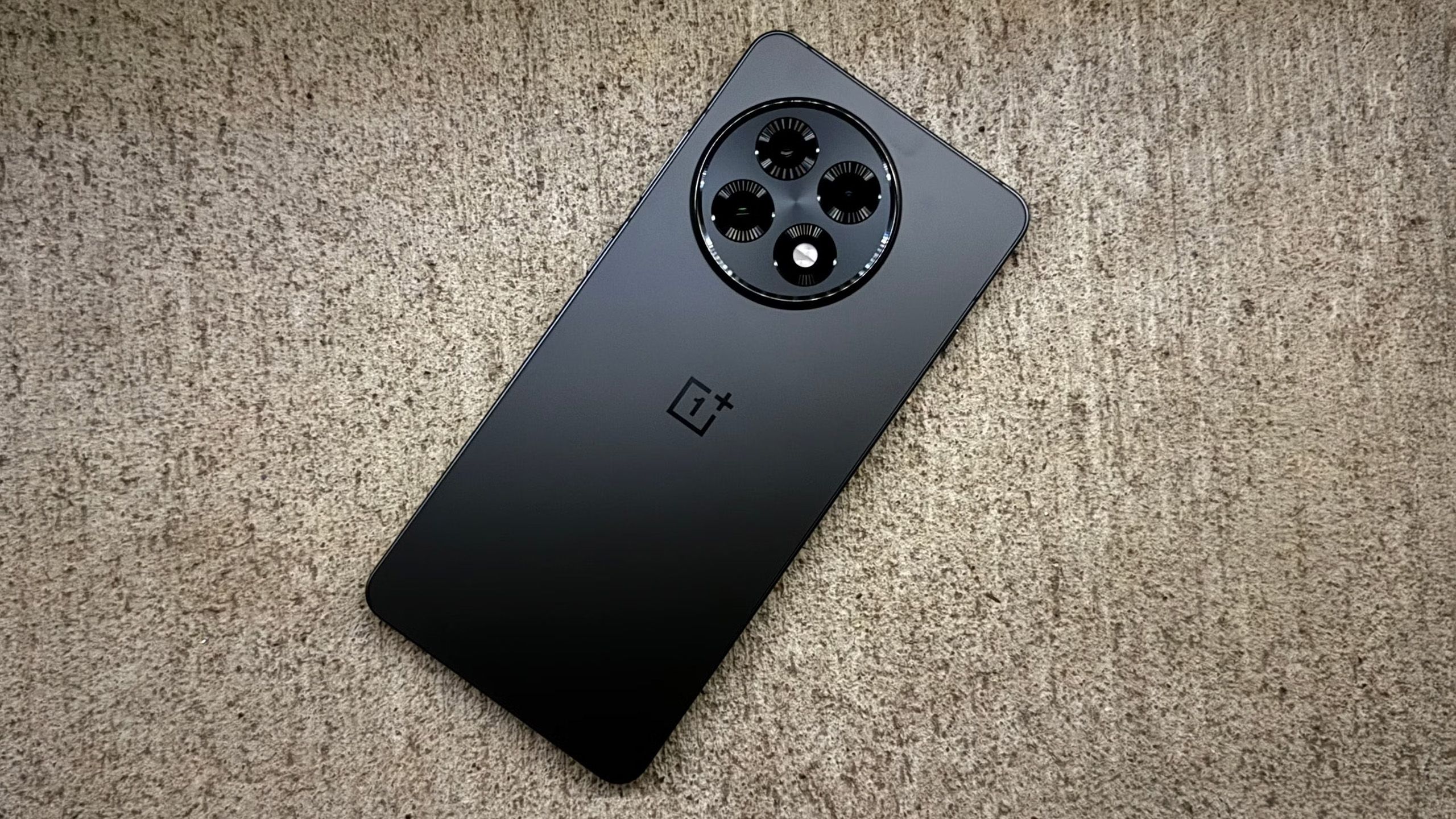 OnePlus denies shutdown report and says it continues to operate