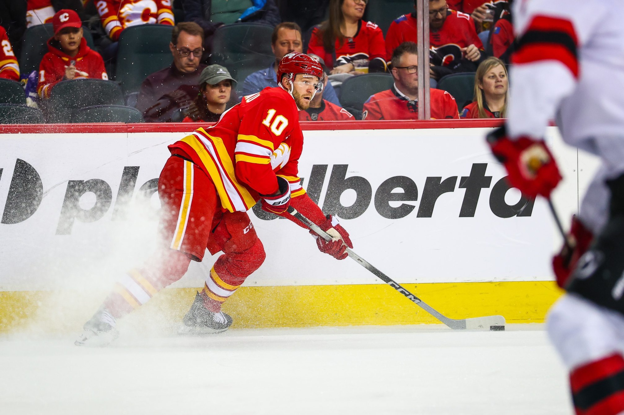 Flames’ Jonathan Huberdeau out day-to-day with lower-body injury
