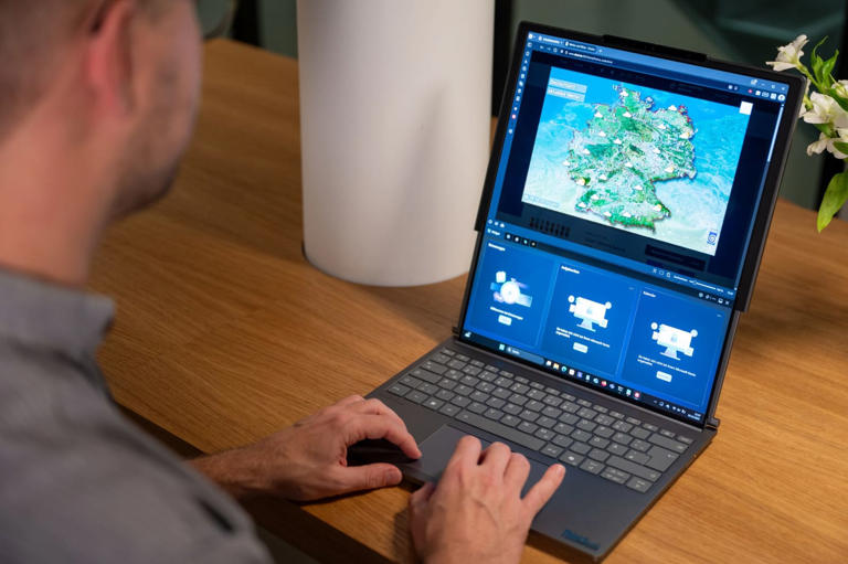 Lenovo's rollable ThinkBook: A bigger screen at the touch of a button