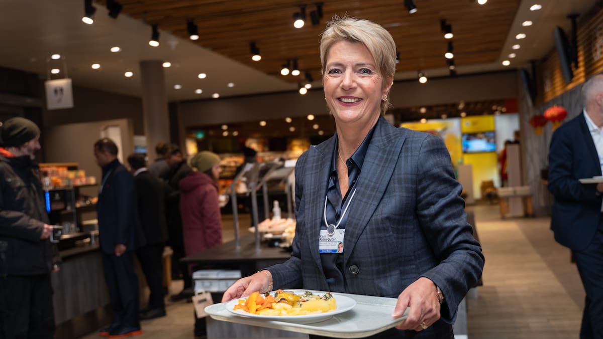 Am Selbstbedienungsbuffet mit Pommes frites und Gemüse: So verdaut ...