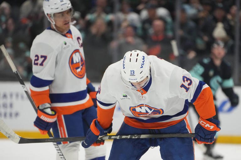 Islanders end long road trip with a dud in listless loss to Kraken
