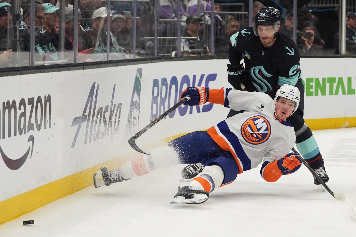 Kraken snap four-game skid with 4-1 win over Islanders