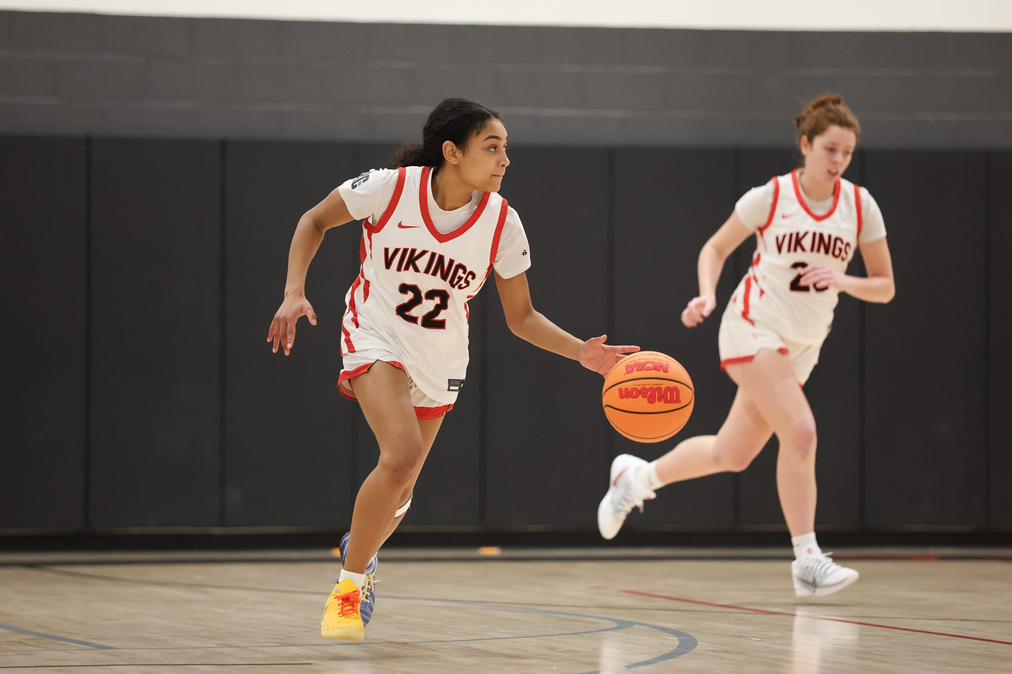 Who should be the week 6 Longplex athlete of the week in girls basketball?