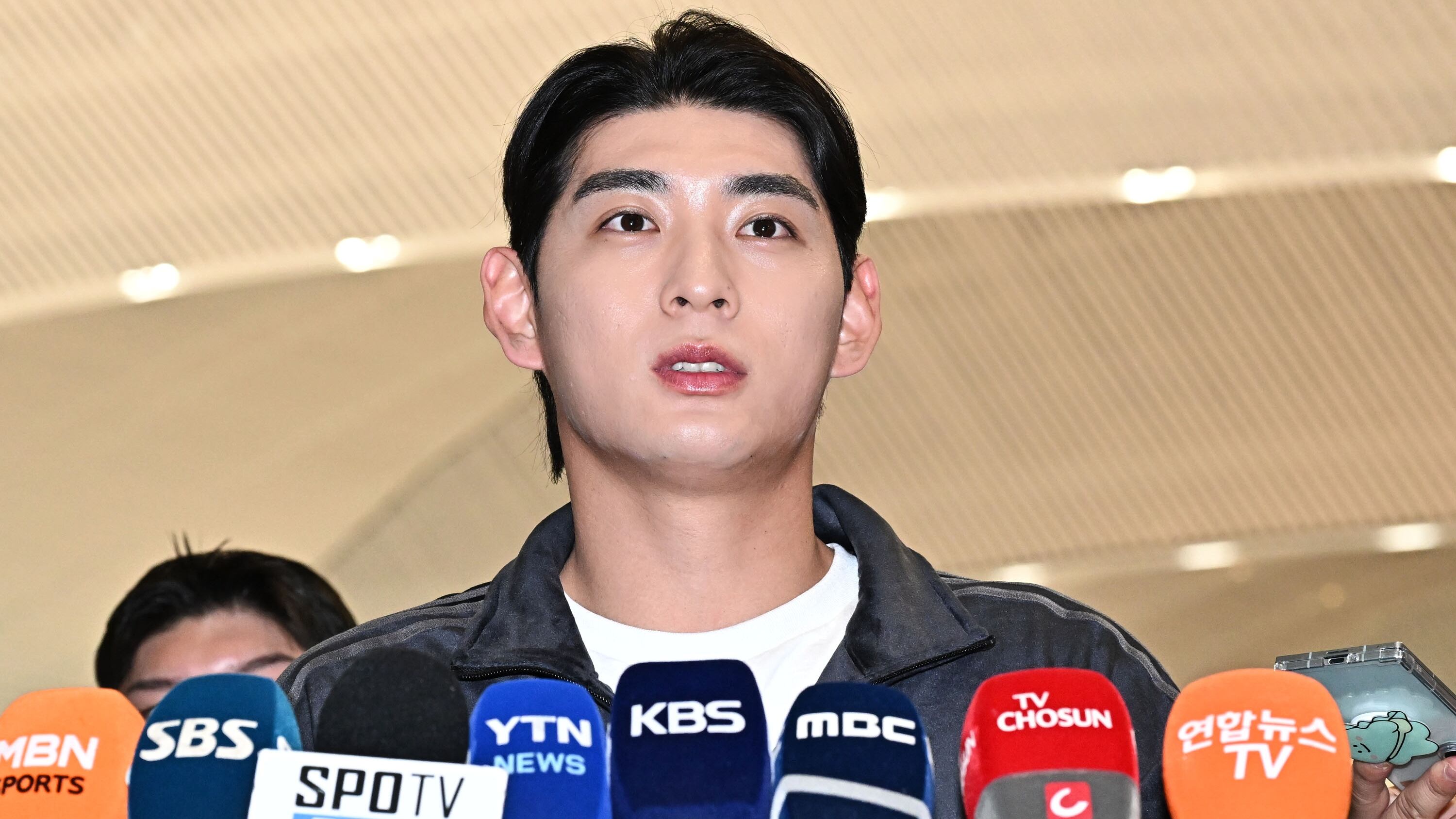 Lee Jung-hoo detained at Los Angeles airport