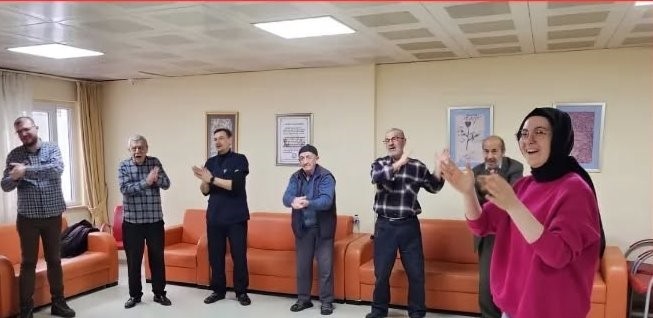 Kütahya Huzurevi’nde Kahkaha Yogası etkinliği