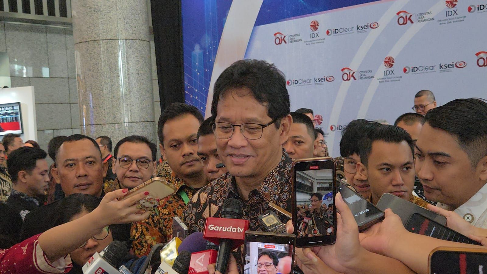 Usai OTT KPK, Menkeu Purbaya lantik empat pejabat baru di Kantor Pajak ...