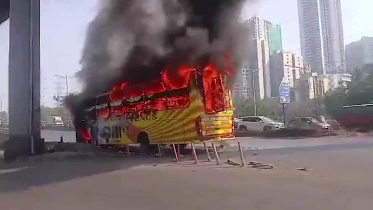 Bus carrying dozen passengers catches fire in Mumbai