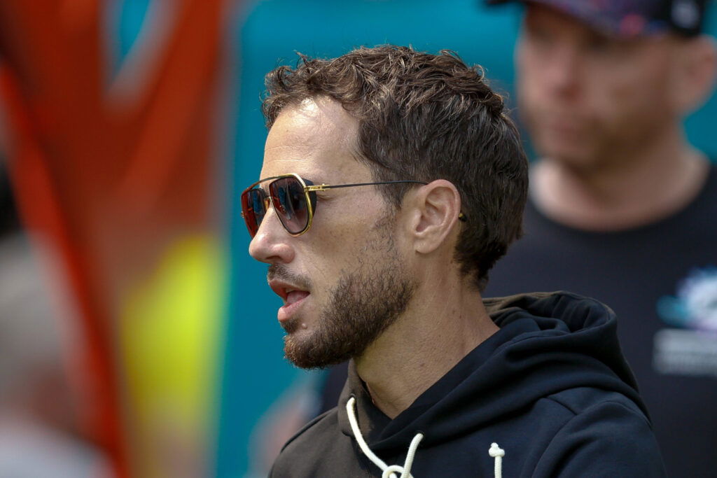 Mike McDaniel snubs Browns to take demotion with Chargers