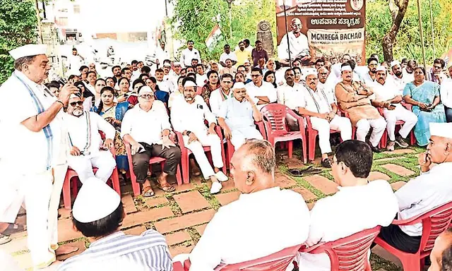 Congress holds protest in Mangaluru against changes to MGNREGA Act