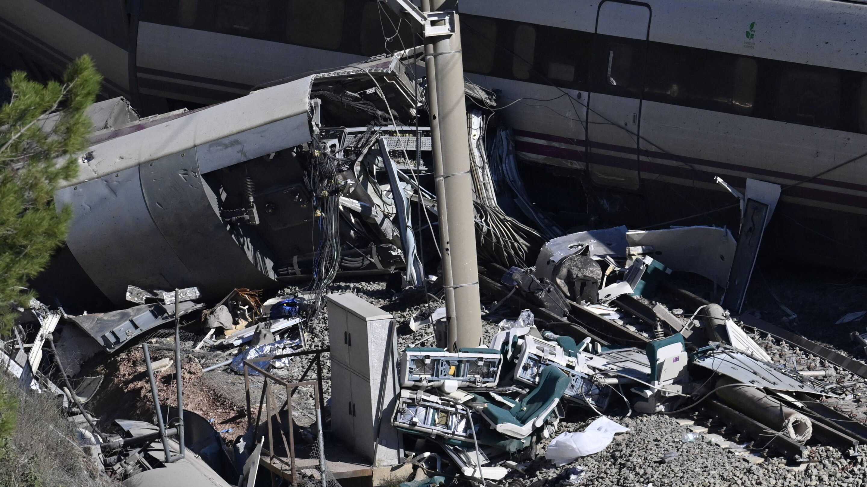 Odnaleźli czarne skrzynki po katastrofie kolejowej w Hiszpanii. "Proszę ...