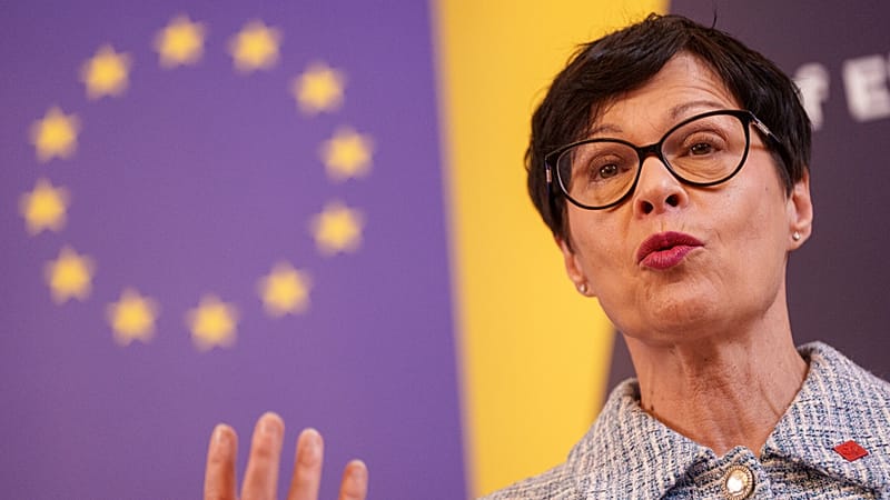 Le responsable de l'élargissement de l'UE salue les progrès réalisés ...