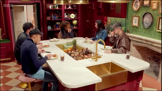 ‘Why am I still here?’ Roxy confronts Rachel as traitors plot unravels