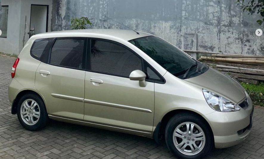 Harga Honda Jazz i-DSI 2004 bekas bikin pengen, masuk buat karyawan