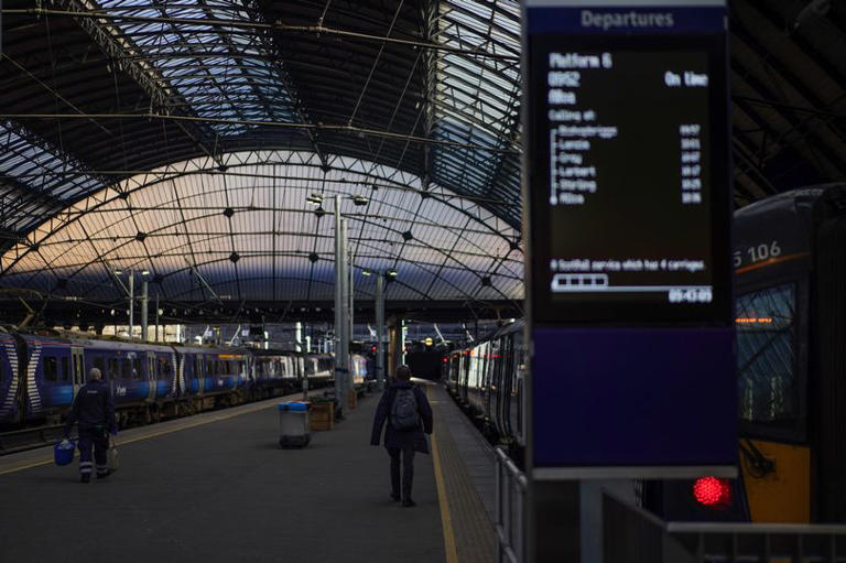 Glasgow Queen Street trains disrupted as station faces signalling fault