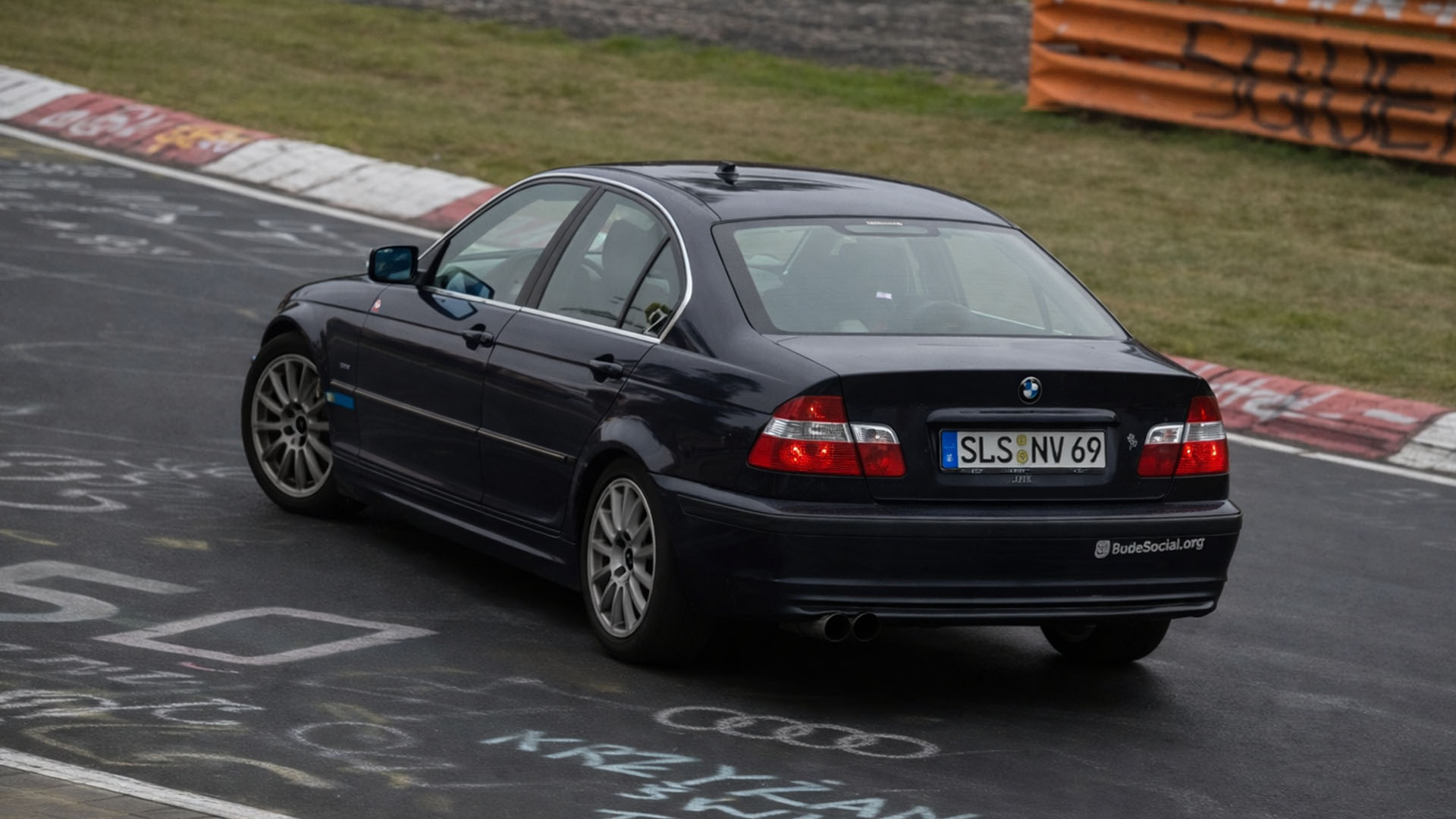 Slippery track adds risk during Nürburgring event