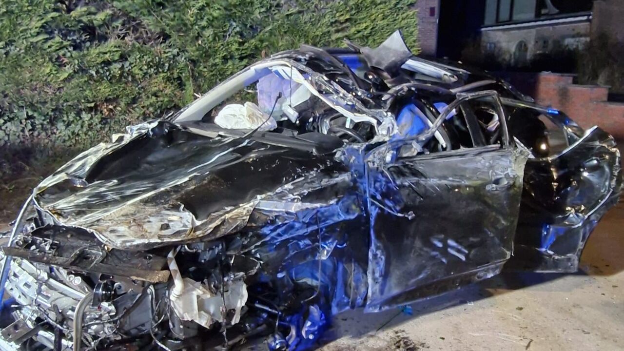 Bestuurder (46) uit Dilbeek trekt spoor van vernieling bij zware crash ...