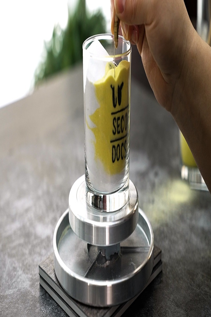 The artist who turns sand into detailed art