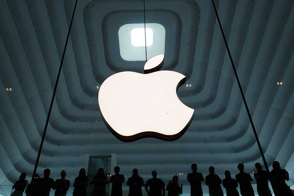Apple siapkan pin baju berbasis AI yang punya 2 kamera, rilis 2027