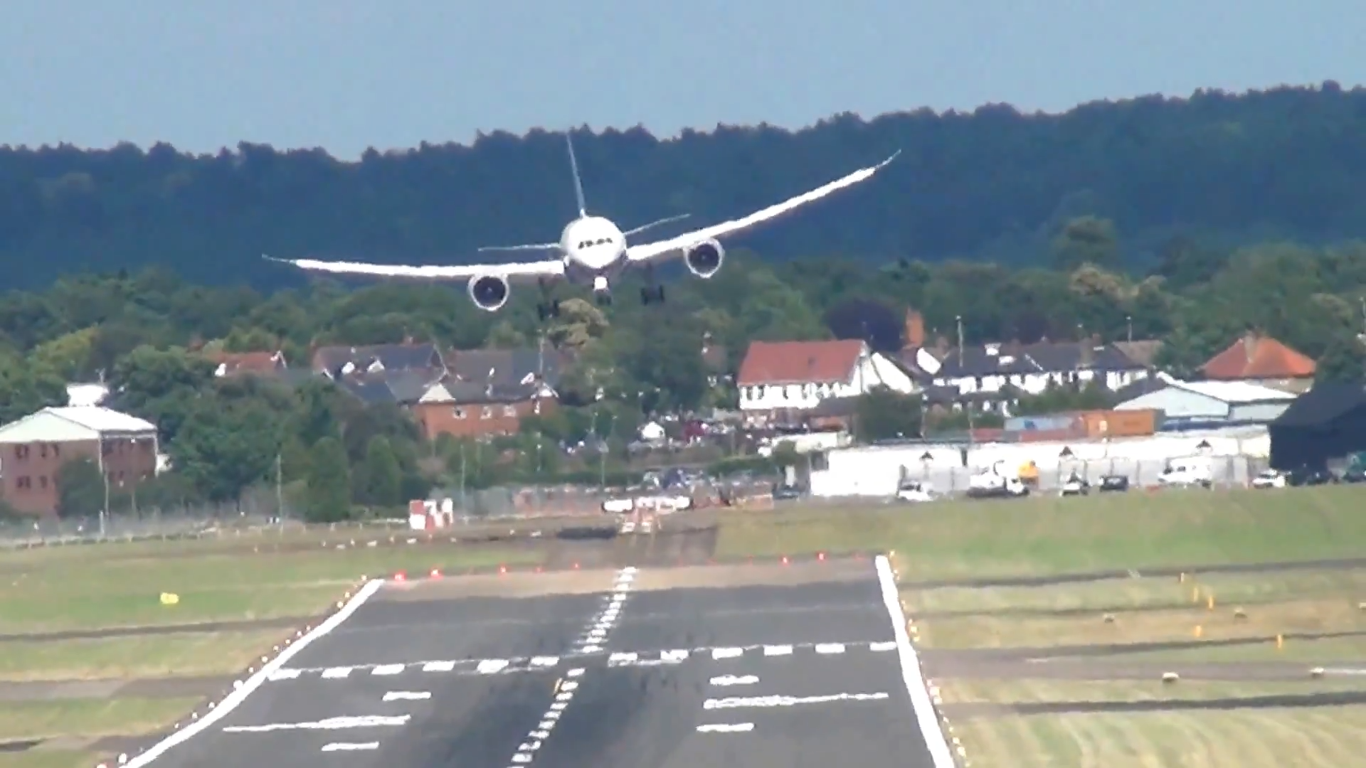 The Boeing 787 maneuver that stopped Farnborough crowds