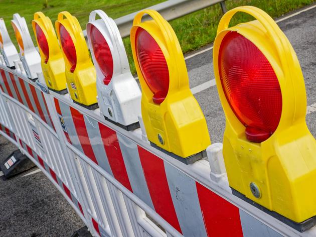 Teilsperrungen auf A445 und A46: Autobahn erneuert Schilder rund um ...