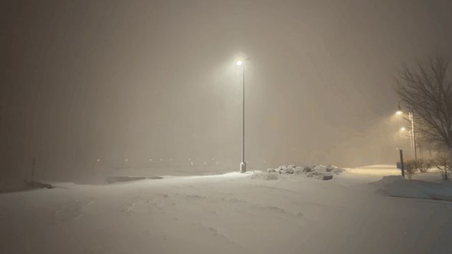 Lightning and blizzard conditions create 'insane thundersnow' in Buffalo