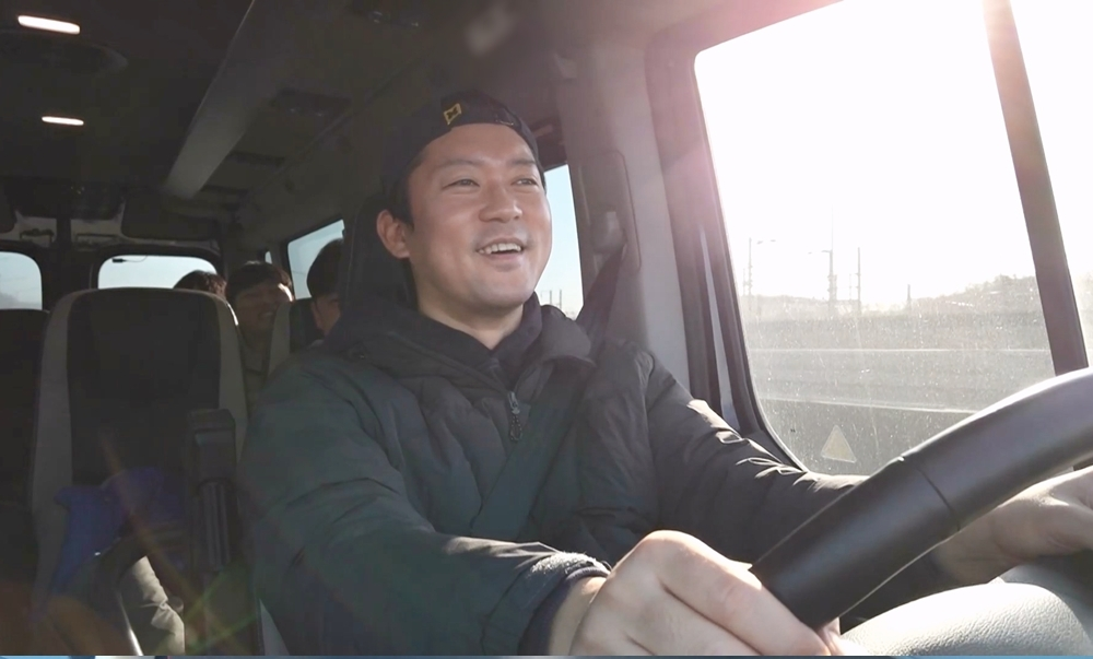 Kim Dae-ho goes big, charters a minibus for a trip with his cousins (I ...