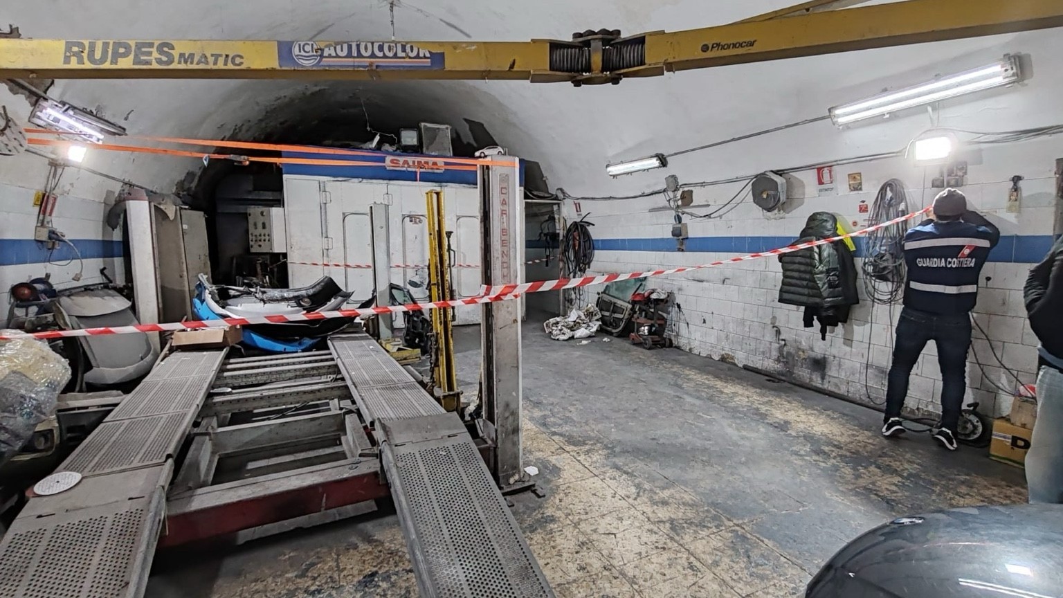 Torre del Greco, sequestrata officina abusiva di oltre 200 mq: cosa è ...