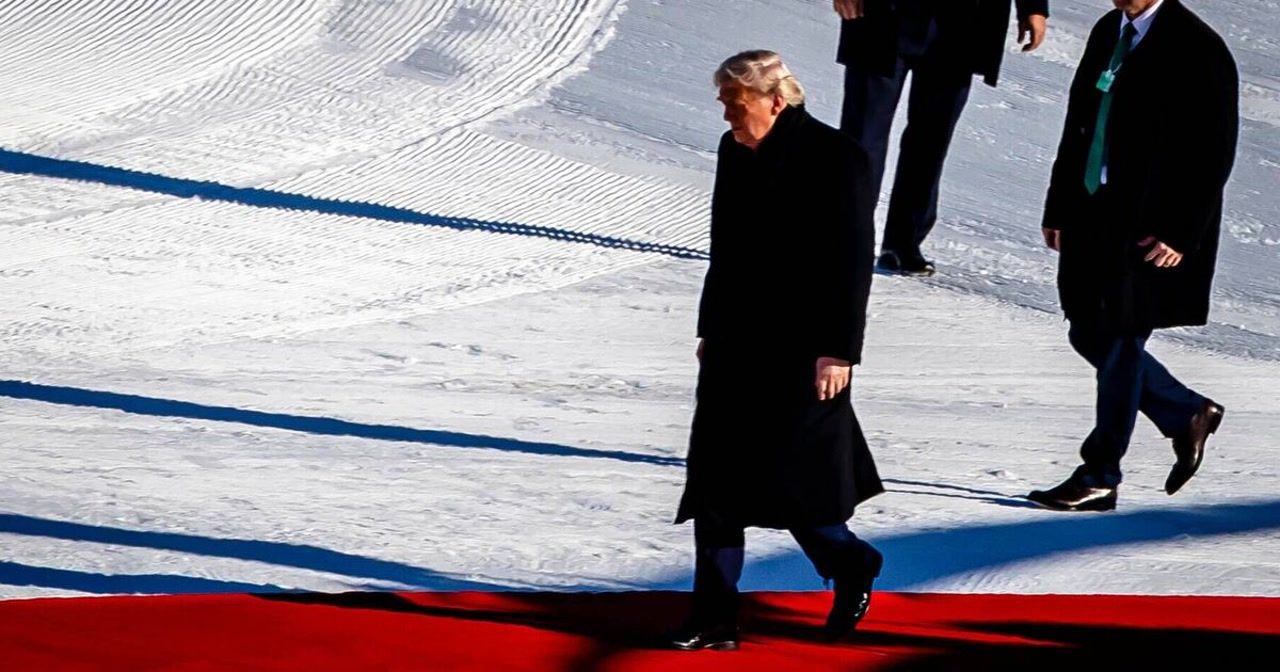 Trump walks unsteadily after Air Force One incident