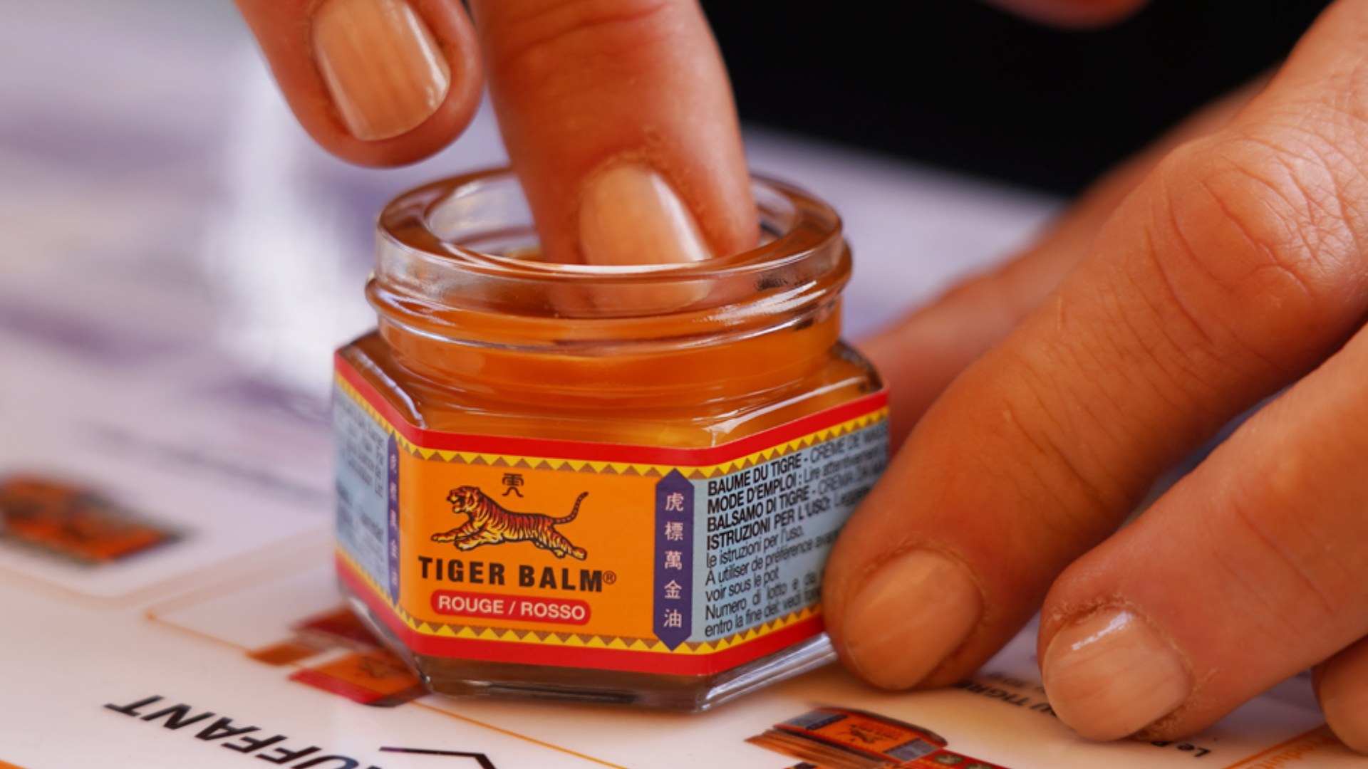 Tiger Balm, ein unerwartetes Beauty-Produkt: Diese Tipps sorgen in den ...
