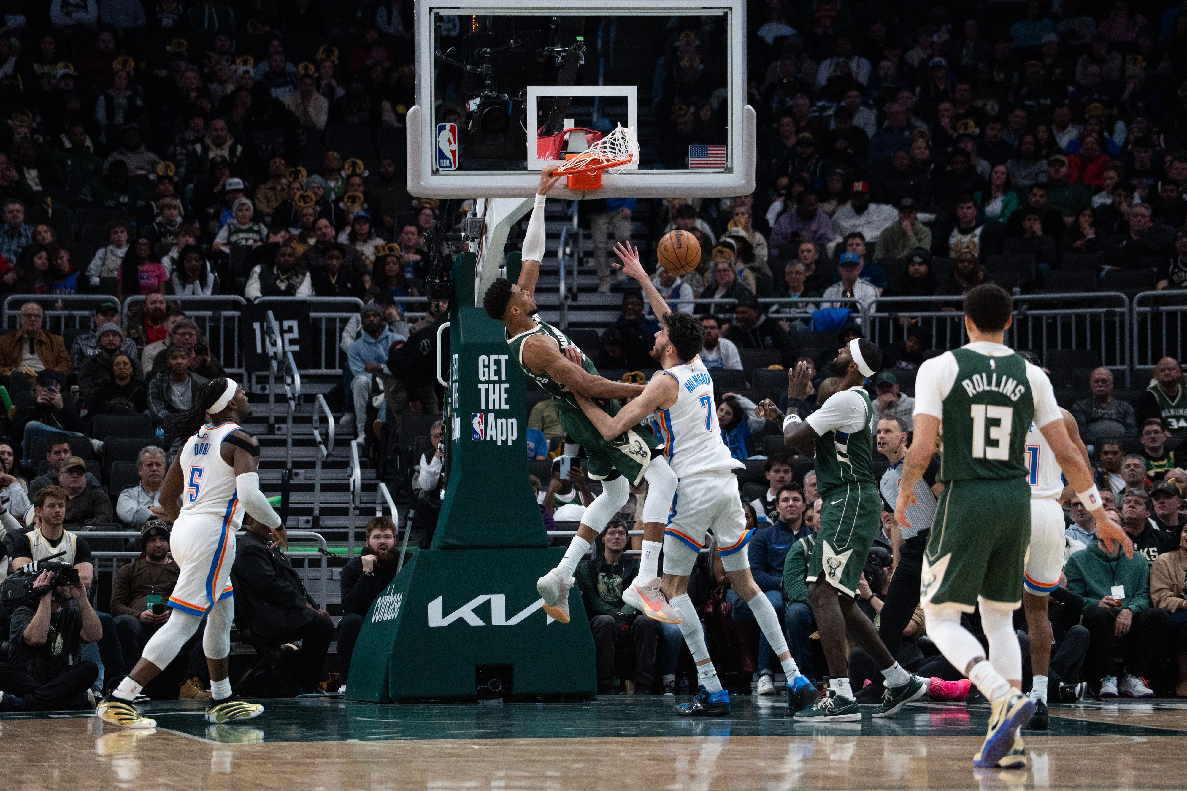 Nuggets lead Bucks 78-63 after third quarter