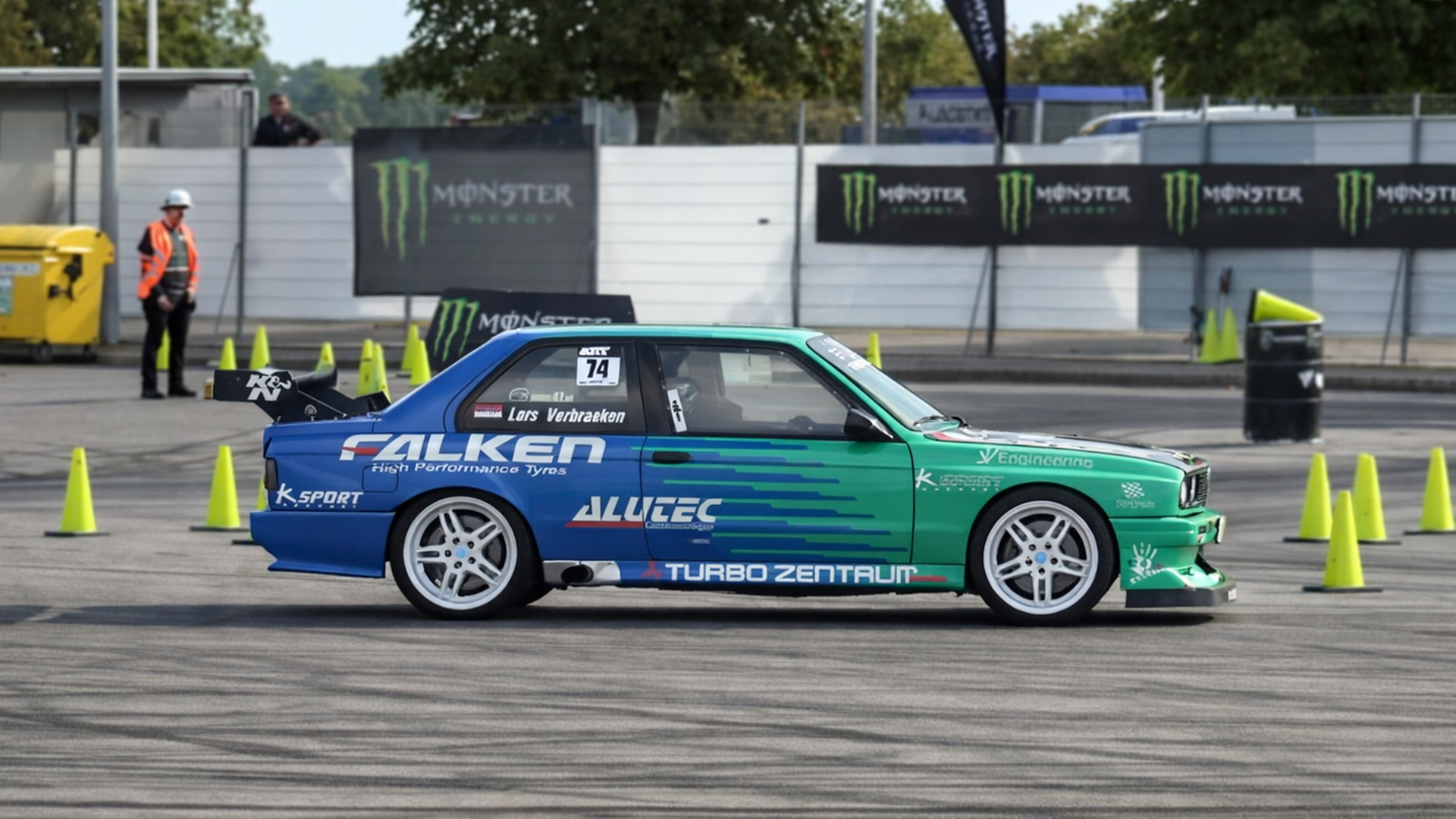 Pure driftactie met de BMW M3 turbo