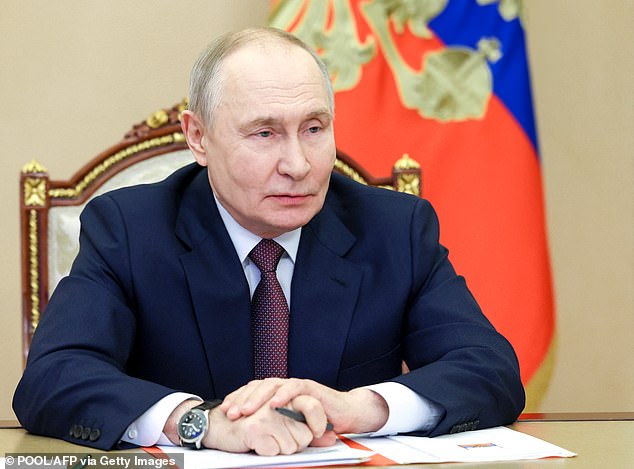 UK will snub Trump's 'board of peace' signing in Davos TODAY amid anger ...