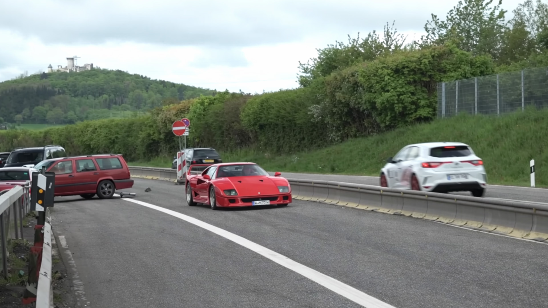 Vintage Volvo involved in accident with Ferrari F40