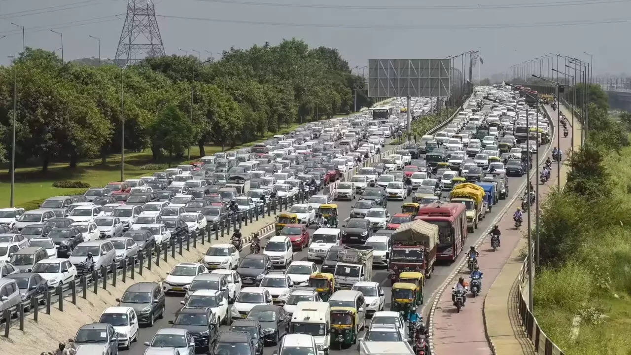 Avoid traffic jams ahead of Republic Day: Traffic restrictions, timings ...