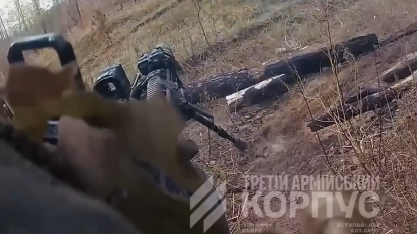 Watch Ukrainian soldiers react as Russian FPV drone closes in