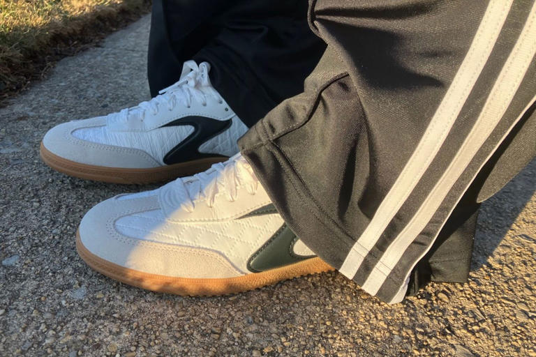 My mom, 61, and I, 32, keep wearing these supportive Skechers sneakers ...