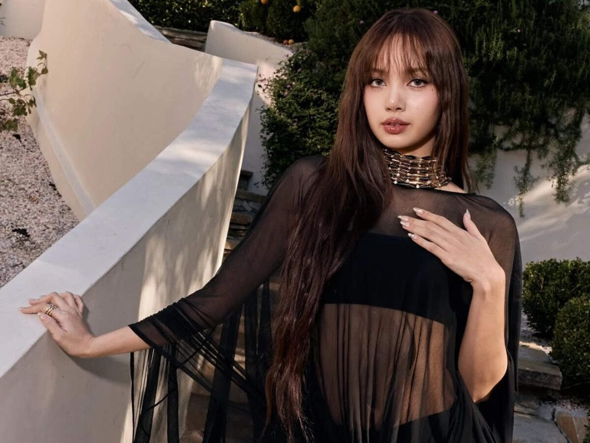A newly brunette Lisa stuns with dark, edgy hair at the 2026 Golden Globes