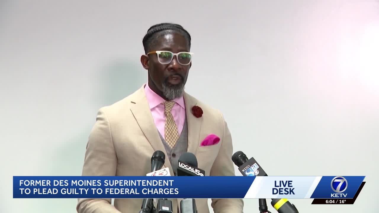 Former DMPS superintendent Ian Roberts plans to plead guilty to federal ...