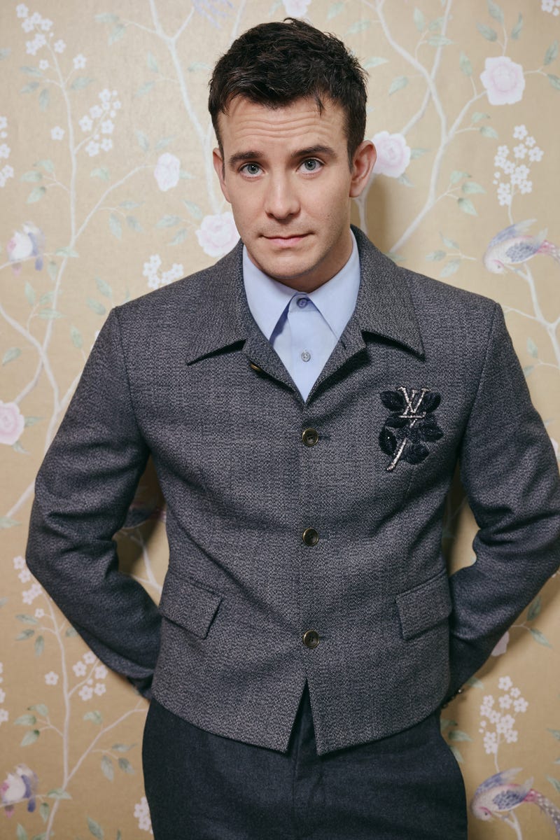 Yerin Ha and Luke Thompson step into a 'Bridgerton' fairy tale